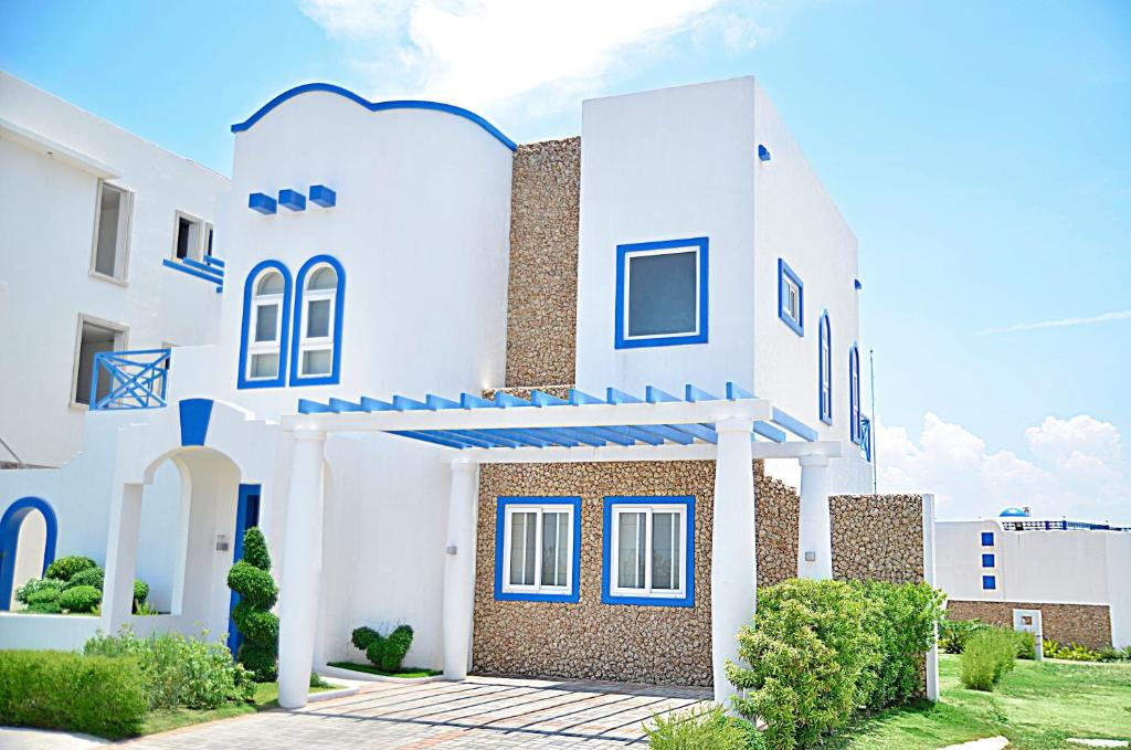 Club QM Resorts - American Vacation Marketing