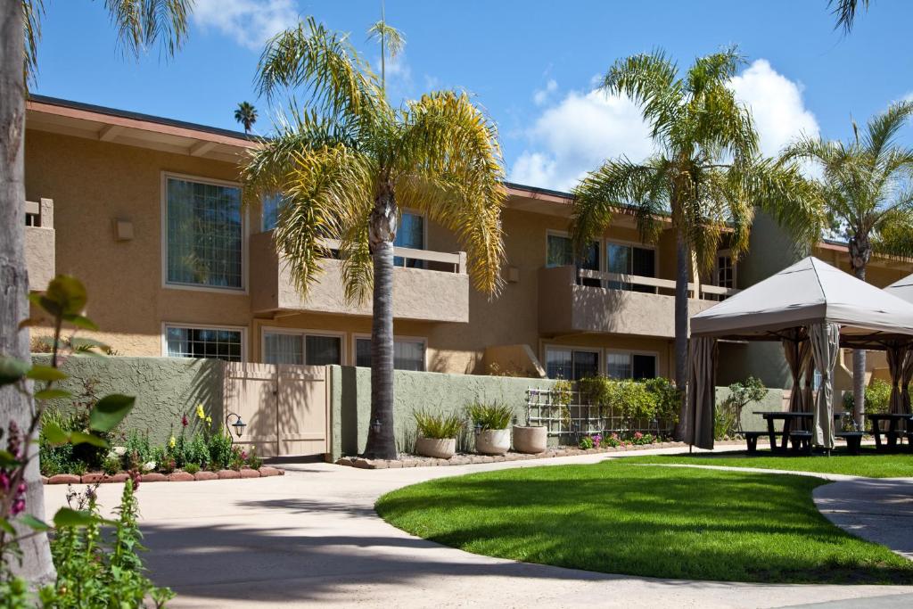 Winners Circle Resort - American Vacation Marketing