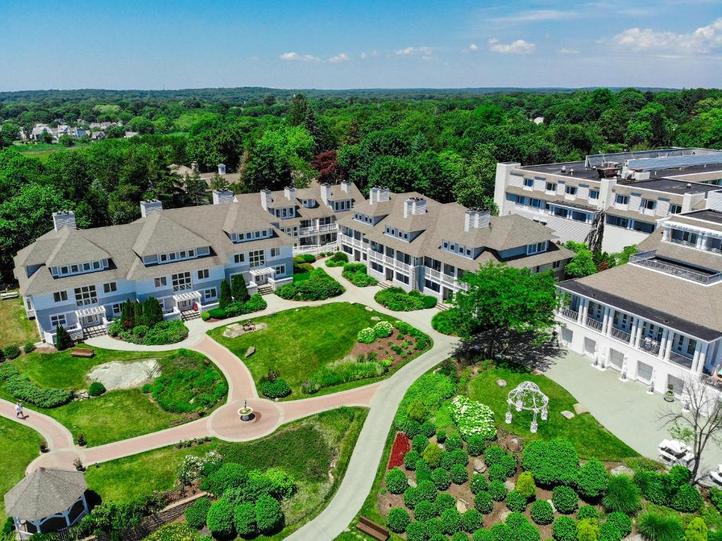 Water's Edge Resort & Spa - American Vacation Marketing