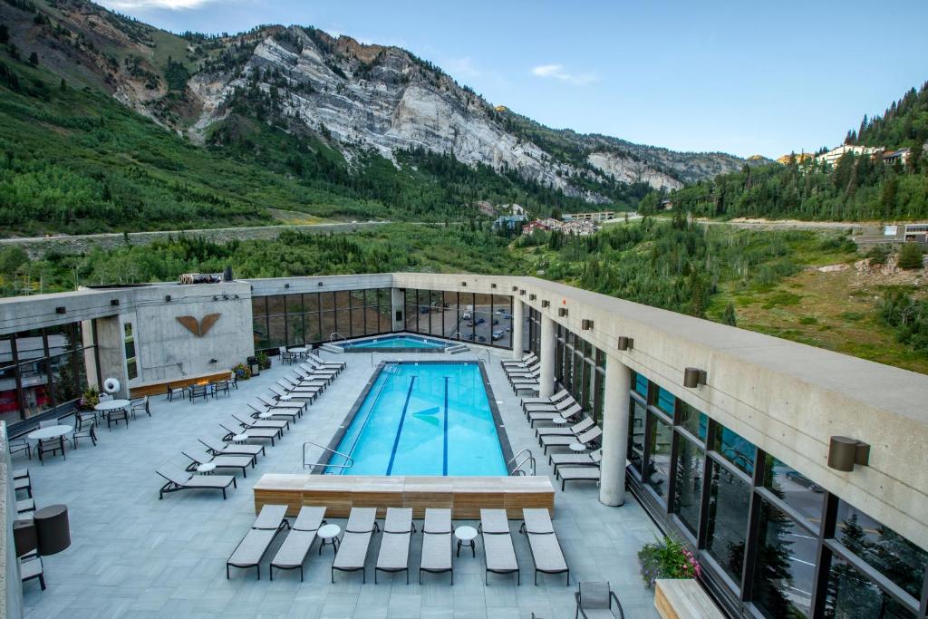 The Cliff Lodge at Snowbird - American Vacation Marketing