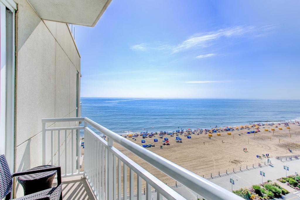 Diamond Resorts Oceanaire Resort - American Vacation Marketing