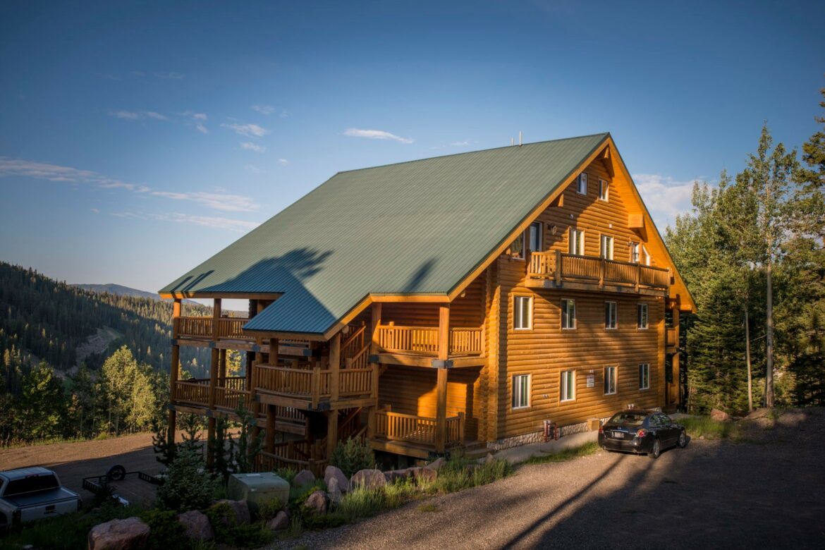 Eagle Point Resort - American Vacation Marketing